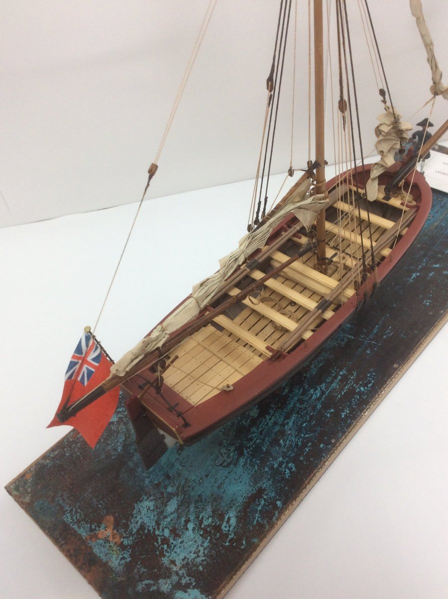 Royal Navy Longboat by Roger Pellett - Model Ship World™